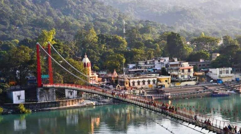 10 Famous Ashrams in Rishikesh